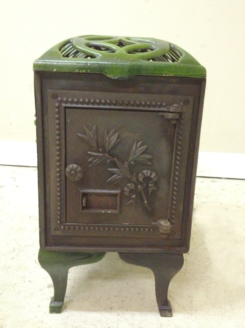 A3942 French Enamel Stove - Mirus