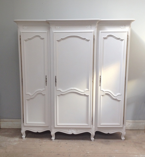 IF3737 FRENCH VINTAGE 3 DOOR ARMOIRE